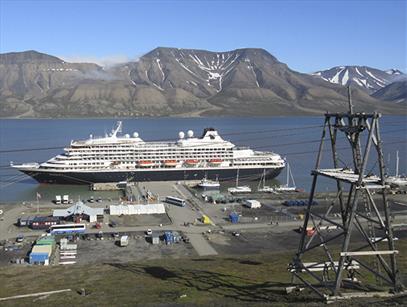 Shore excursions in Longyearbyen and Isfjorden